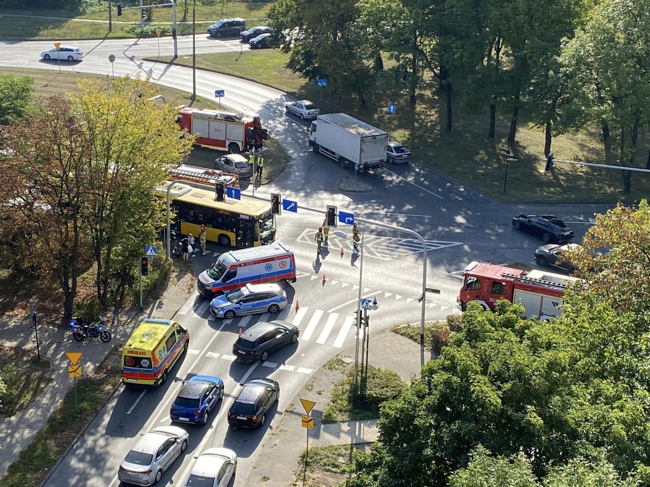 Zderzenie autobusu z osobówką na skrzyżowaniu Gallusa i Mikołowskiej ...