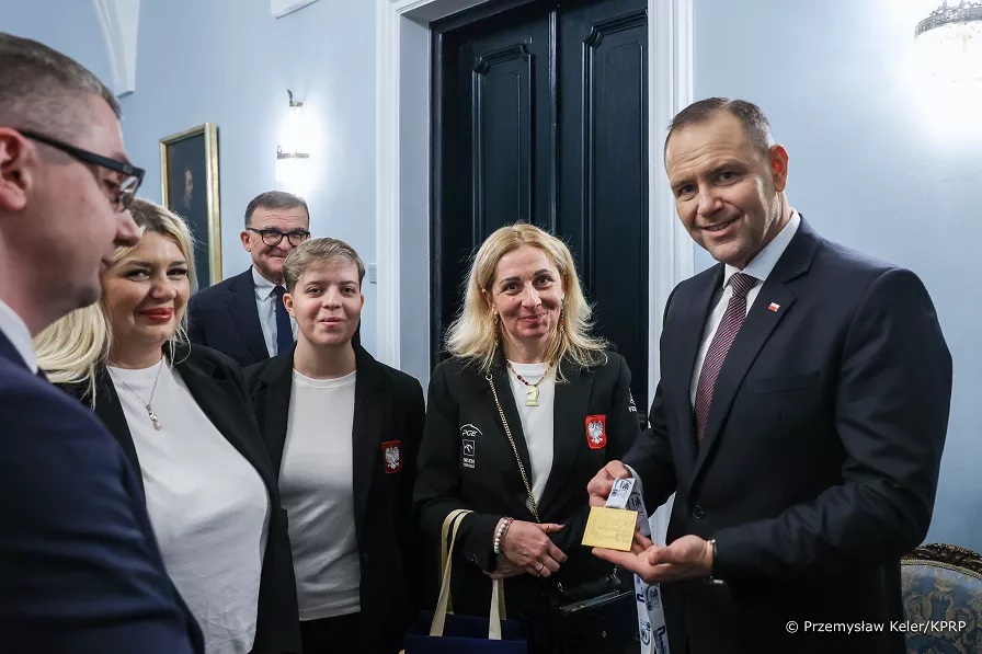 Prezydent Karol Nawrocki spotkał się z Drużynowymi Mistrzyniami Europy ...